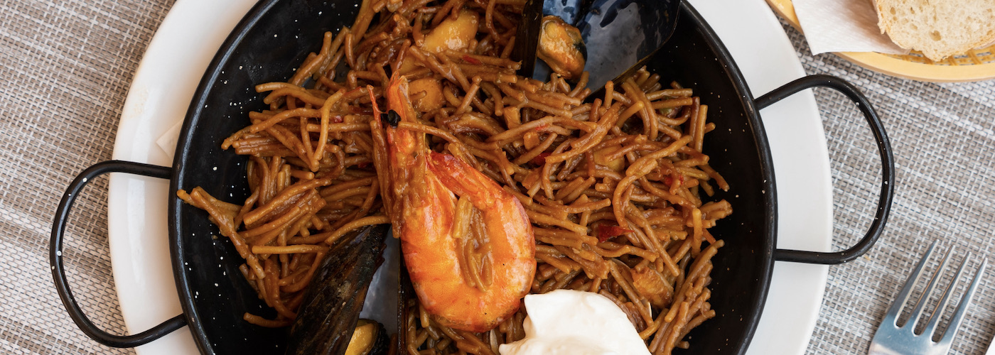 Paella + Pasta = Meet Fideuá